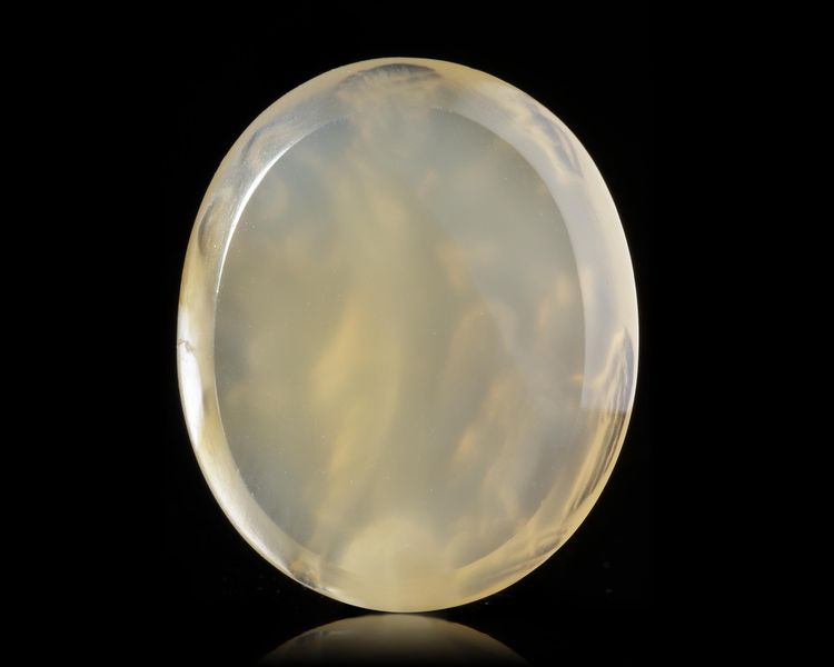 CHALCEDONY INTAGLIO OF HEBE WITH THE EAGLE/ZEUS, 1ST CENTURY BC/AD