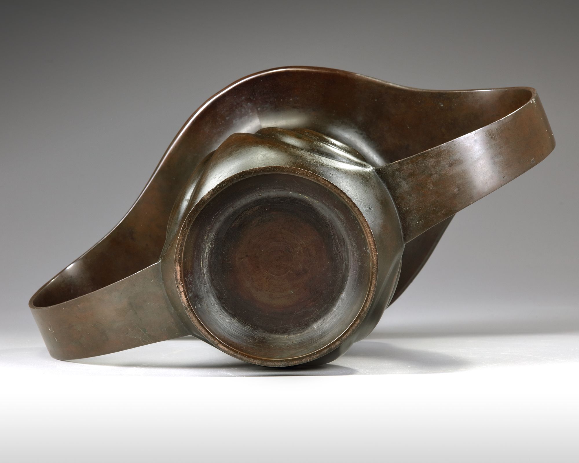 A JAPANESE BRONZE VASE WITH TWO LARGE FLAT HANDLES SMOOTHLY RUNNING ...