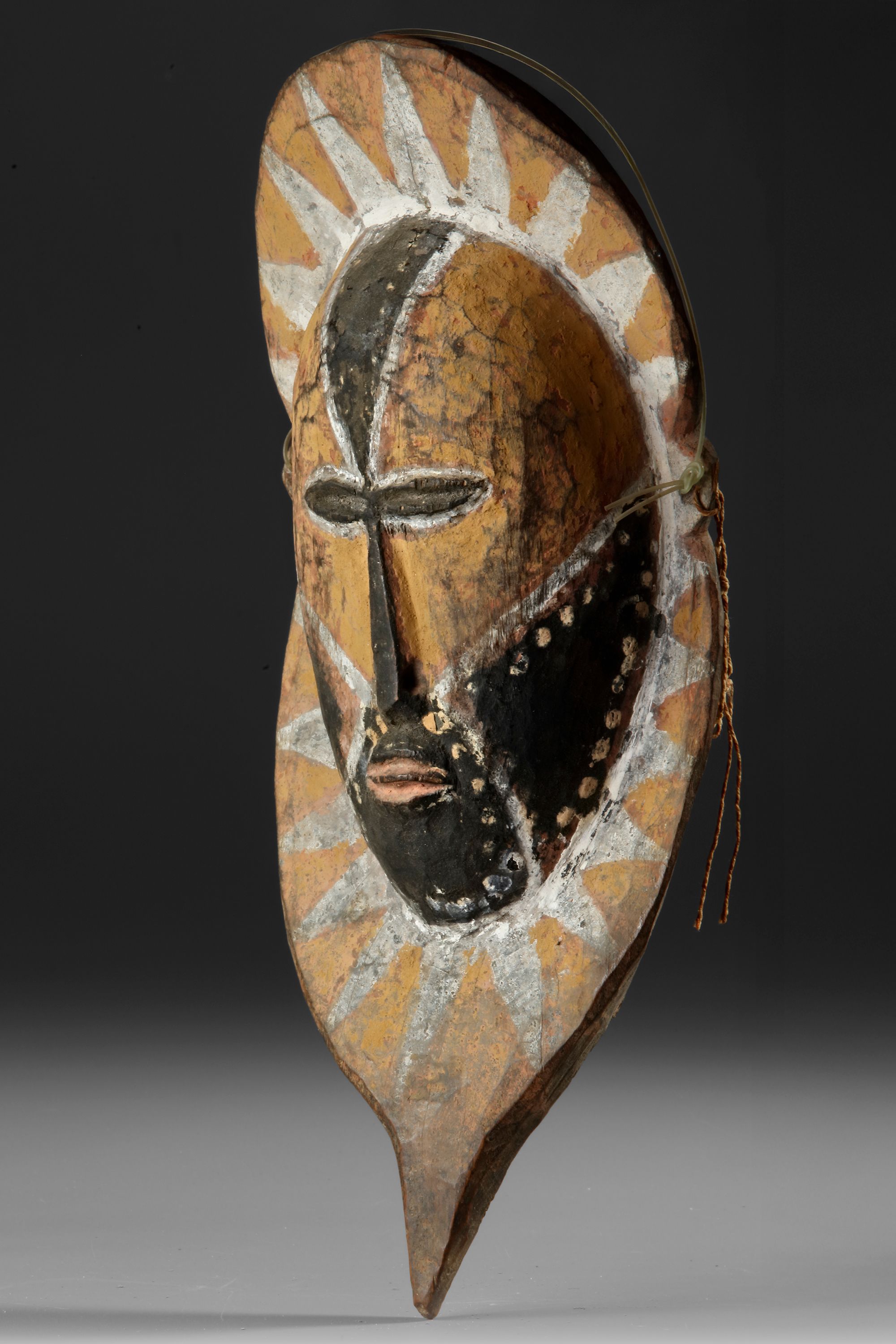 Maprik. Wooden Abelam head. From the collection of Jac Hoogerbrugge ...