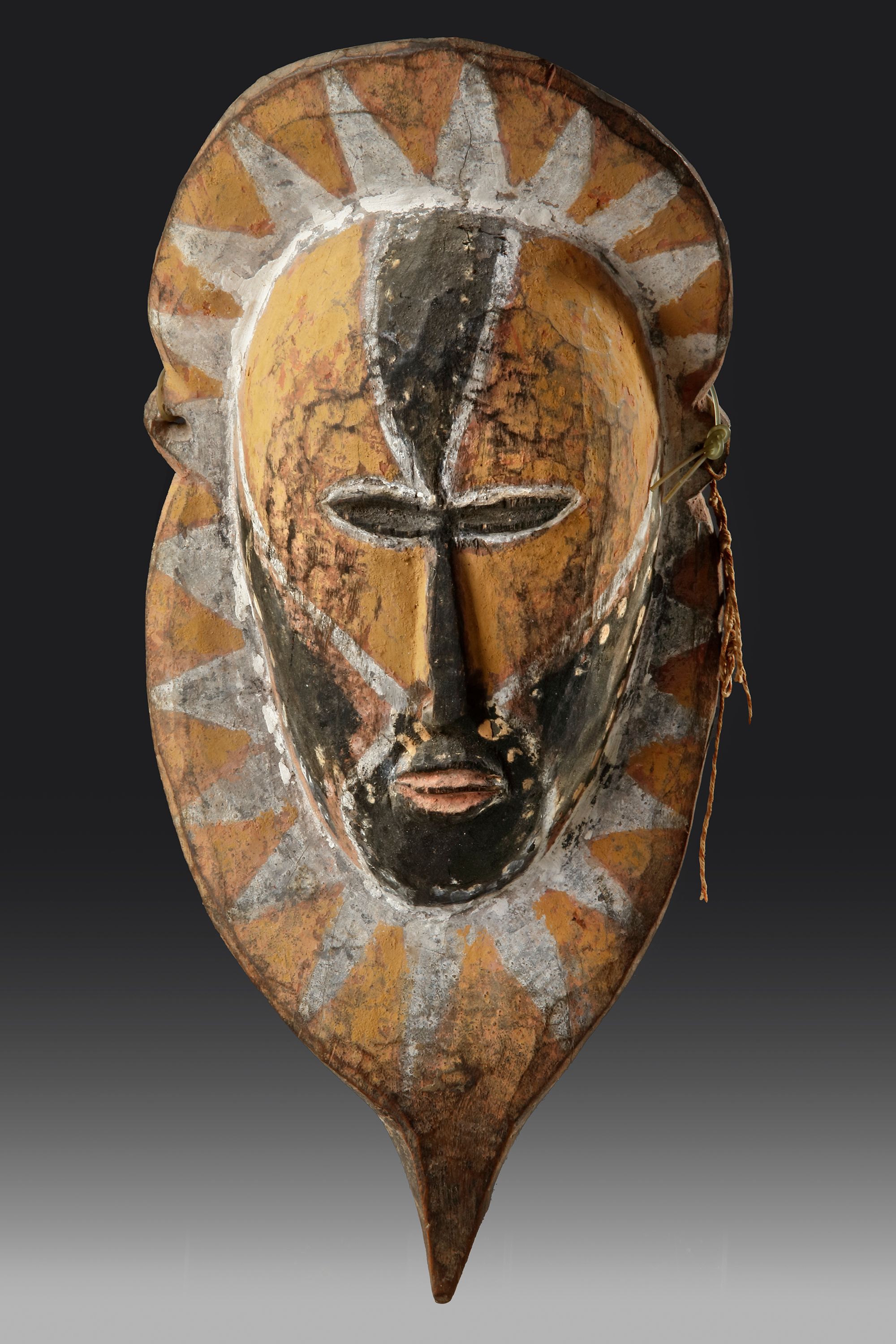 Maprik. Wooden Abelam head. From the collection of Jac Hoogerbrugge ...