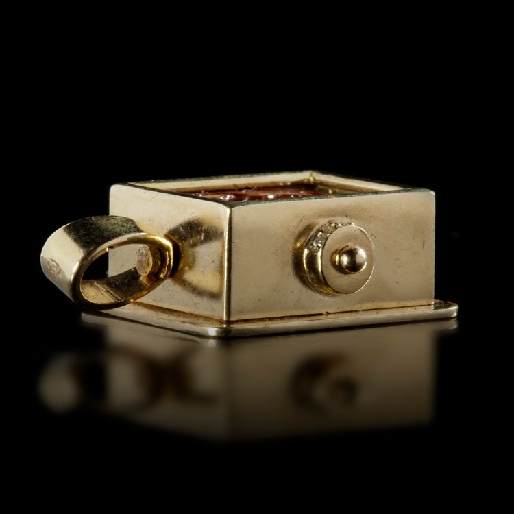 A ROMAN RED JASPER INTAGLIO IN A MODERN GOLD MOUNT, INTAGLIO 1ST-2ND ...