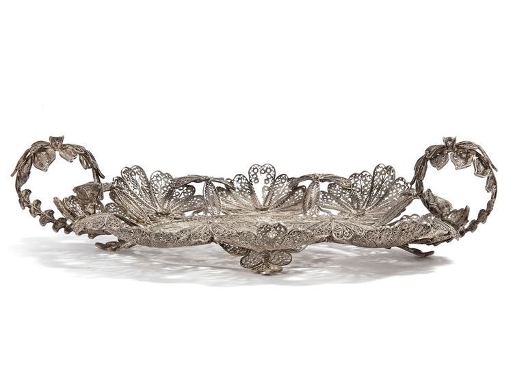 AN INDIAN SILVER FILIGREE TRAY, 19TH CENTURY