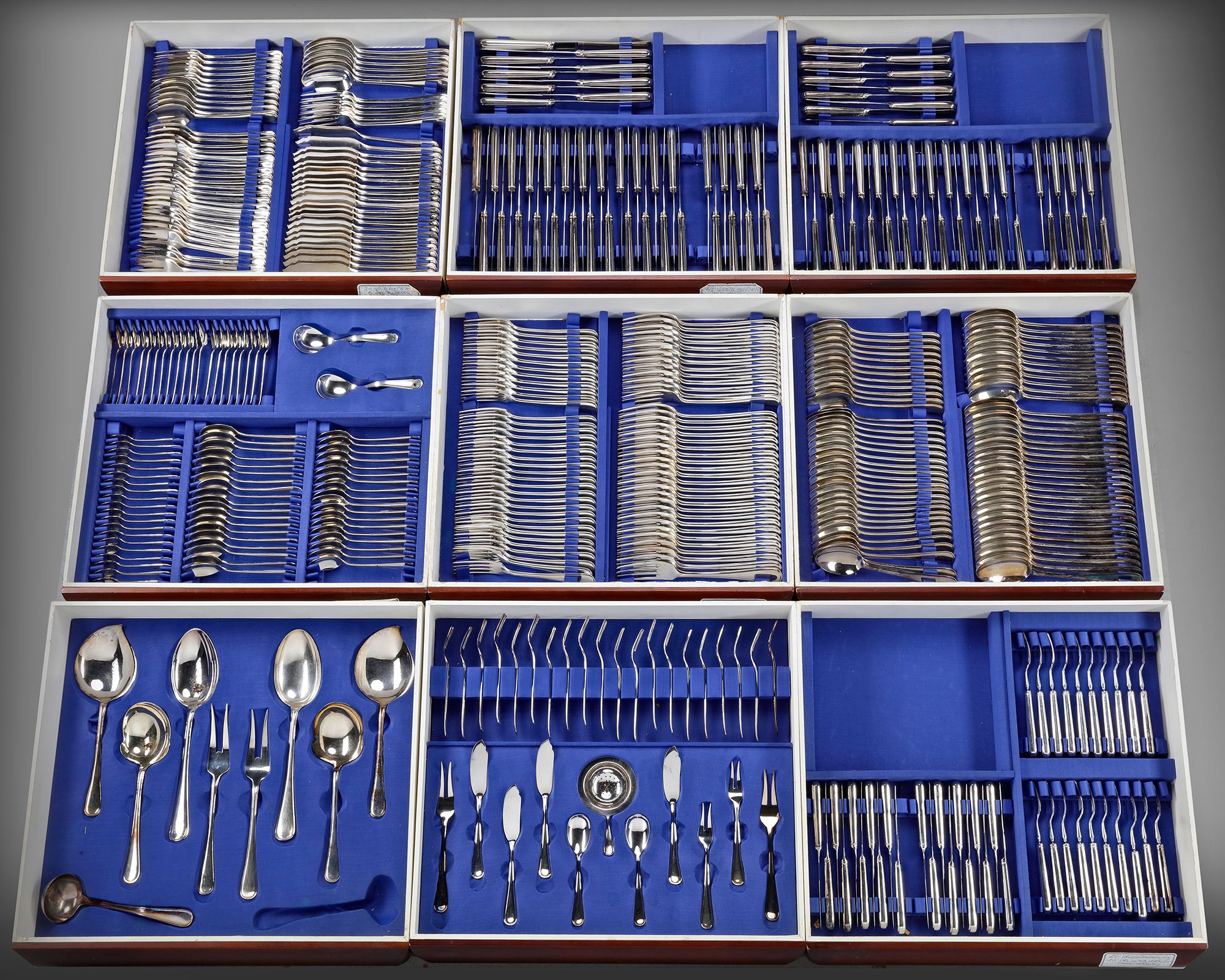 AN EXTENSIVE DUTCH SILVER FLATWARE SERVICE (CIRCA 445 PIECES), 20TH CENTURY