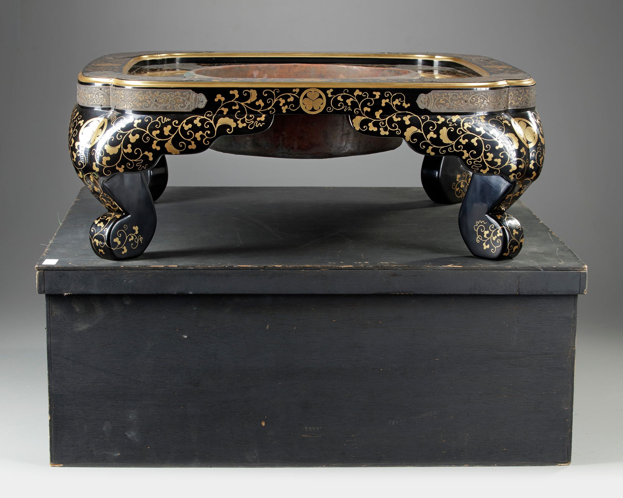 A LARGE JAPANESE DAIMYO HIBACHI BRASERO, EDO PERIOD